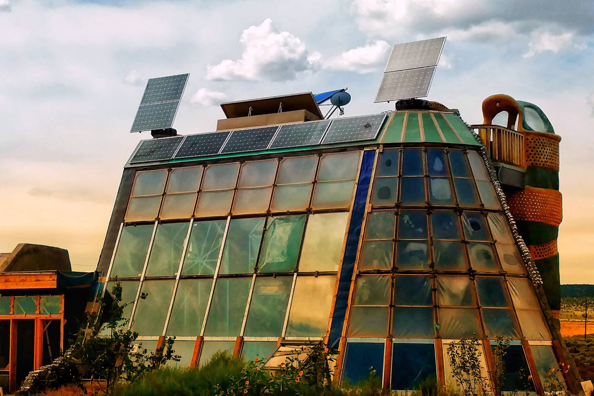 ¿Qué son las Earthships y cómo contribuyen a la bioconstrucción ...