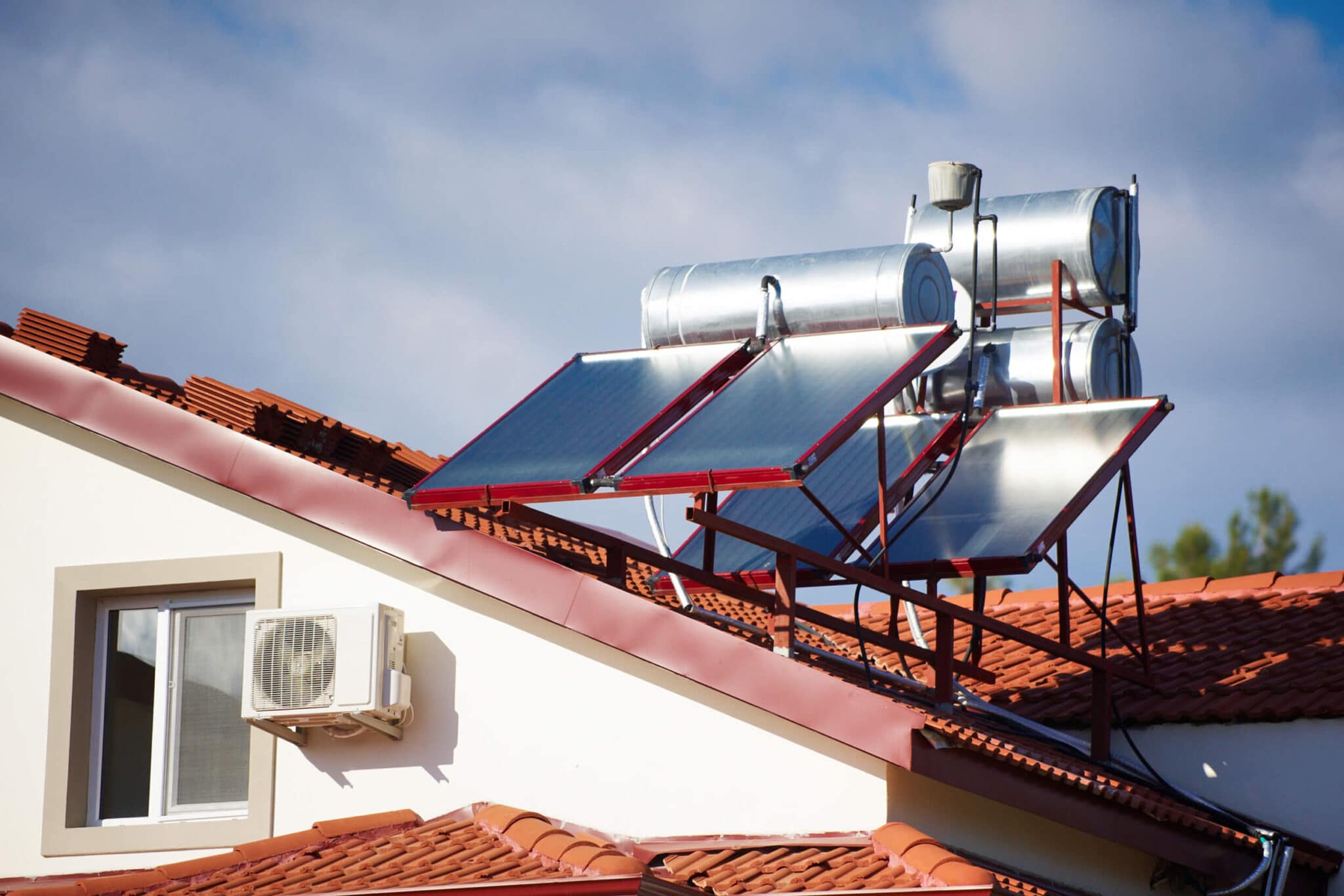 ¿Qué es la energía solar térmica? Ventajas de su uso | Econfort y Salud